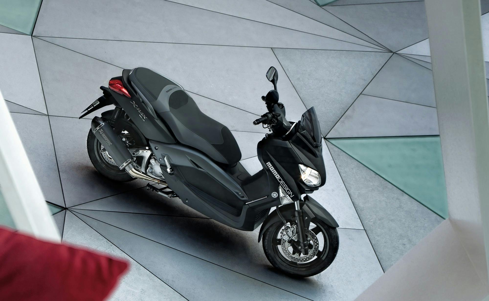 Yamaha X-Max MOMO Design