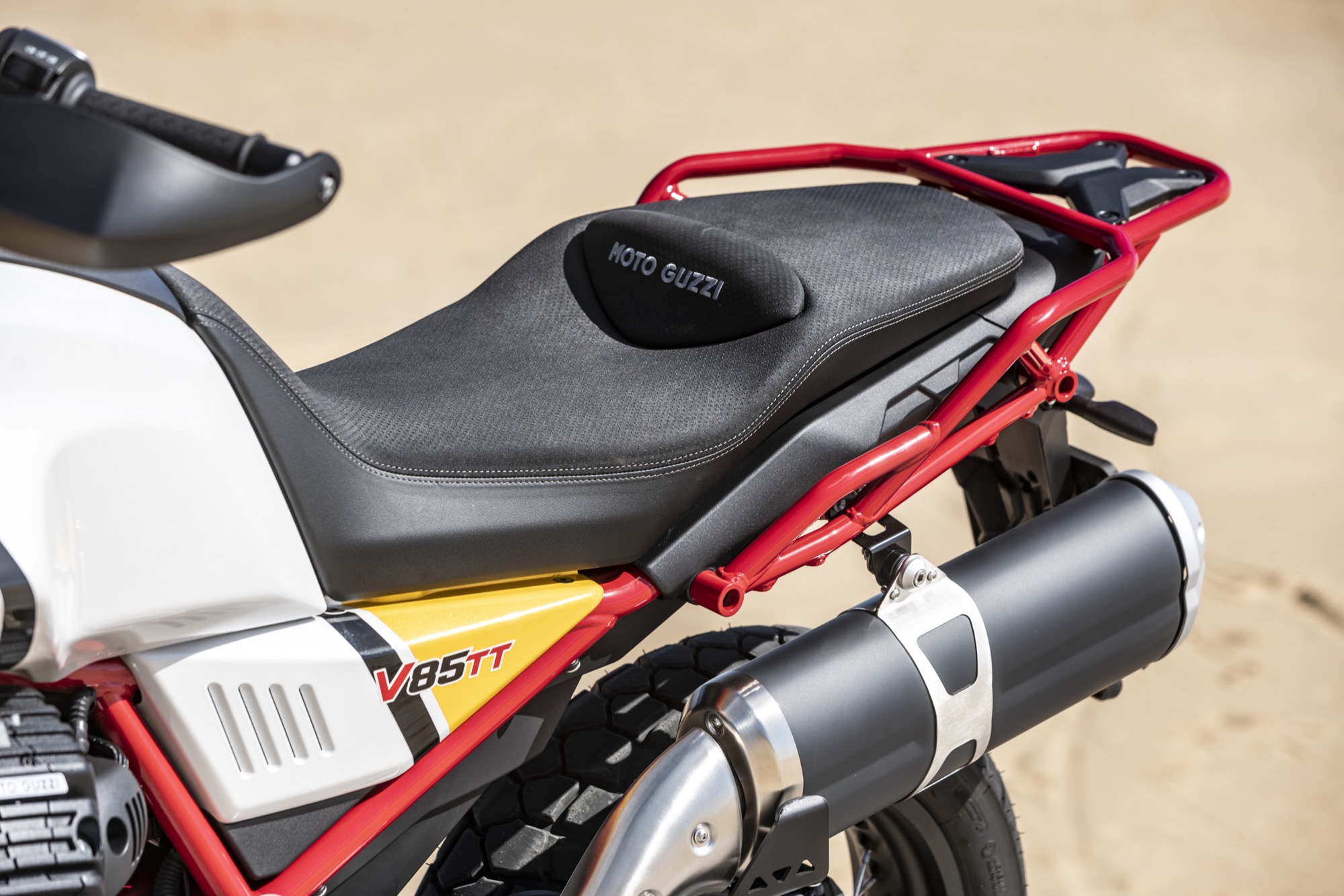 Prova Moto Guzzi V85TT, l'italiana che sfida il mondo