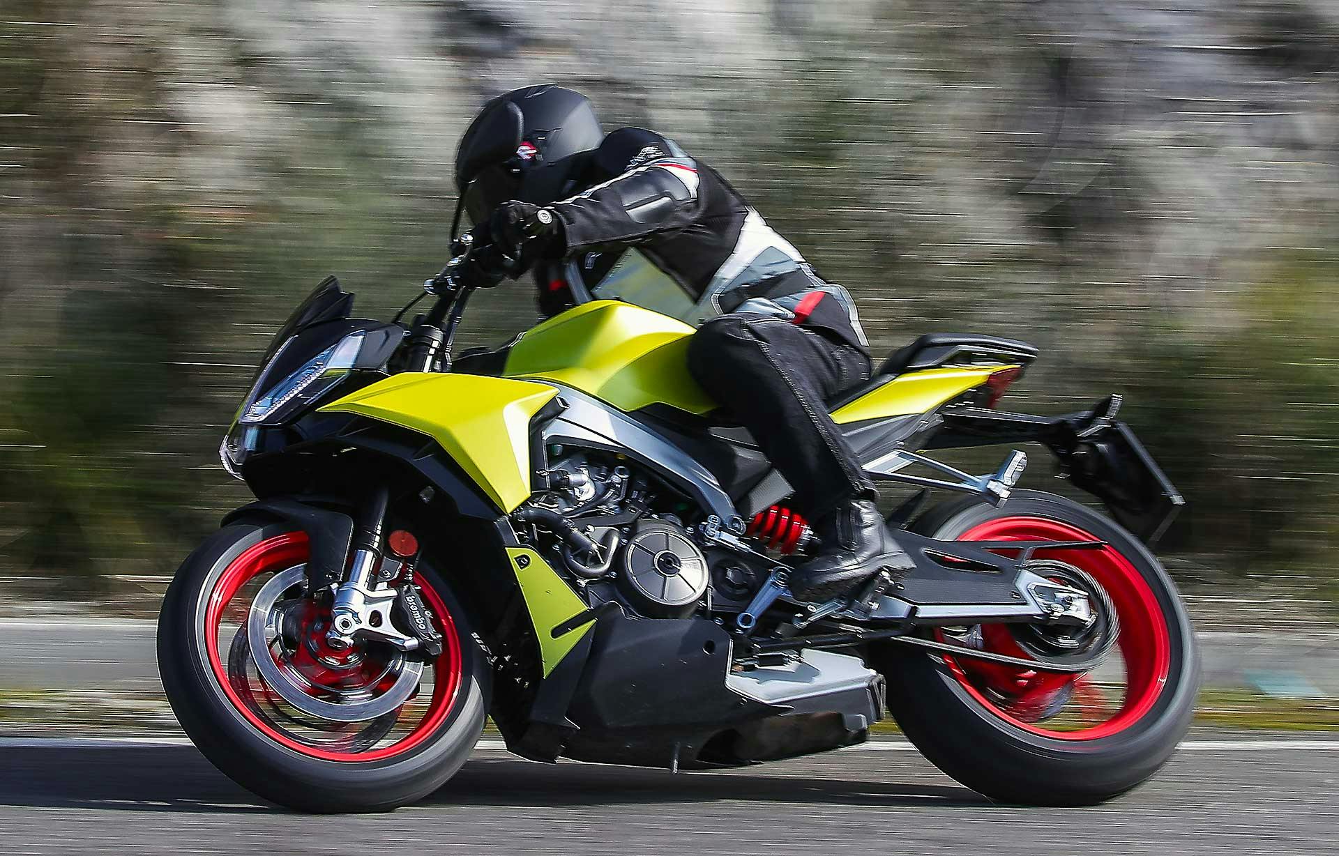 Prova Aprilia Tuono 660 come va la naked media quasi maxi - RED Live