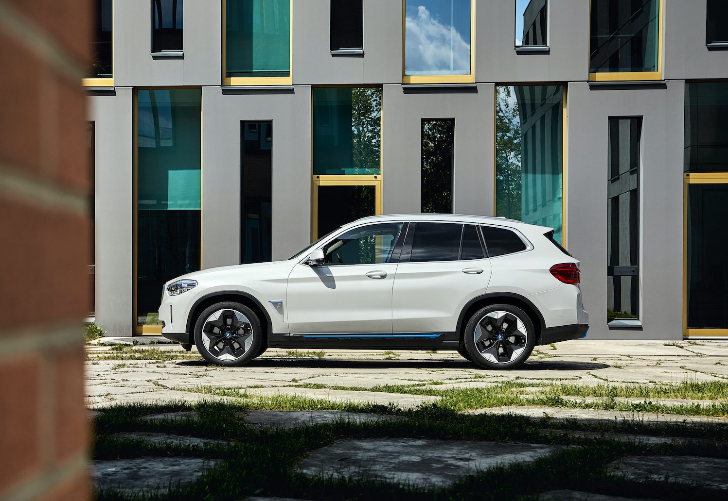 BMW iX3 | Prova su strada del SUV elettrico di Monaco - RED Live