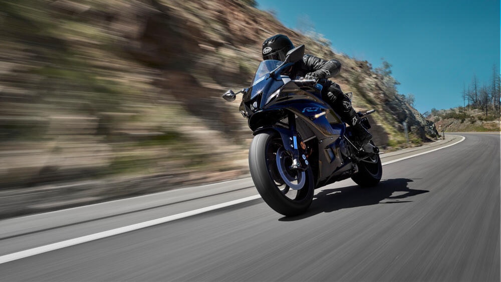 Yamaha R7 2021: foto, informazioni e prezzi della nuova sportiva di Iwata