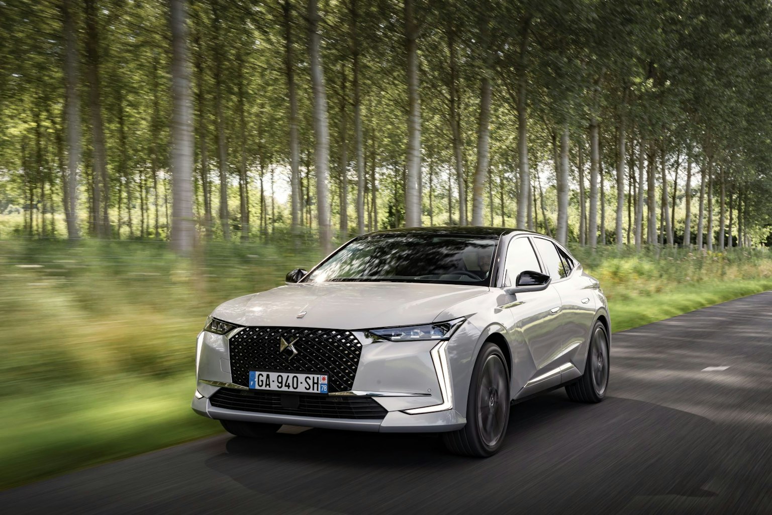 Prova su strada DS4: ecco come si guida l'ibrida plug-in da 225 CV