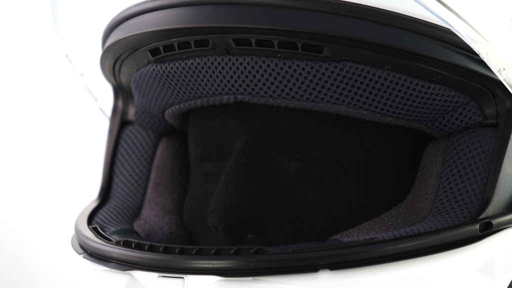 Prova Shoei NXR 2: come è fatto, quanto pesa e quanto costa - RED Live