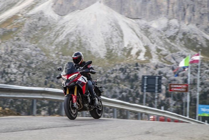 Prova Ducati Multistrada V4 Pikes Peak: come va, pregi e difetti- RED Live