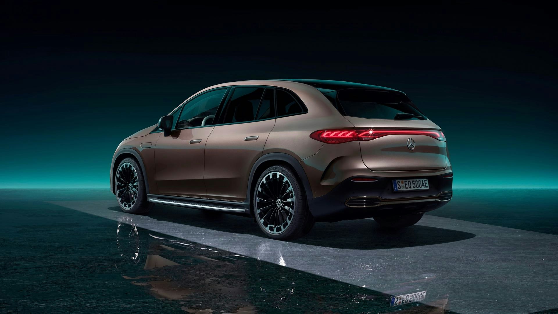 Mercedes EQE SUV, l'elettrica hi-tech che punta in alto - RED Live