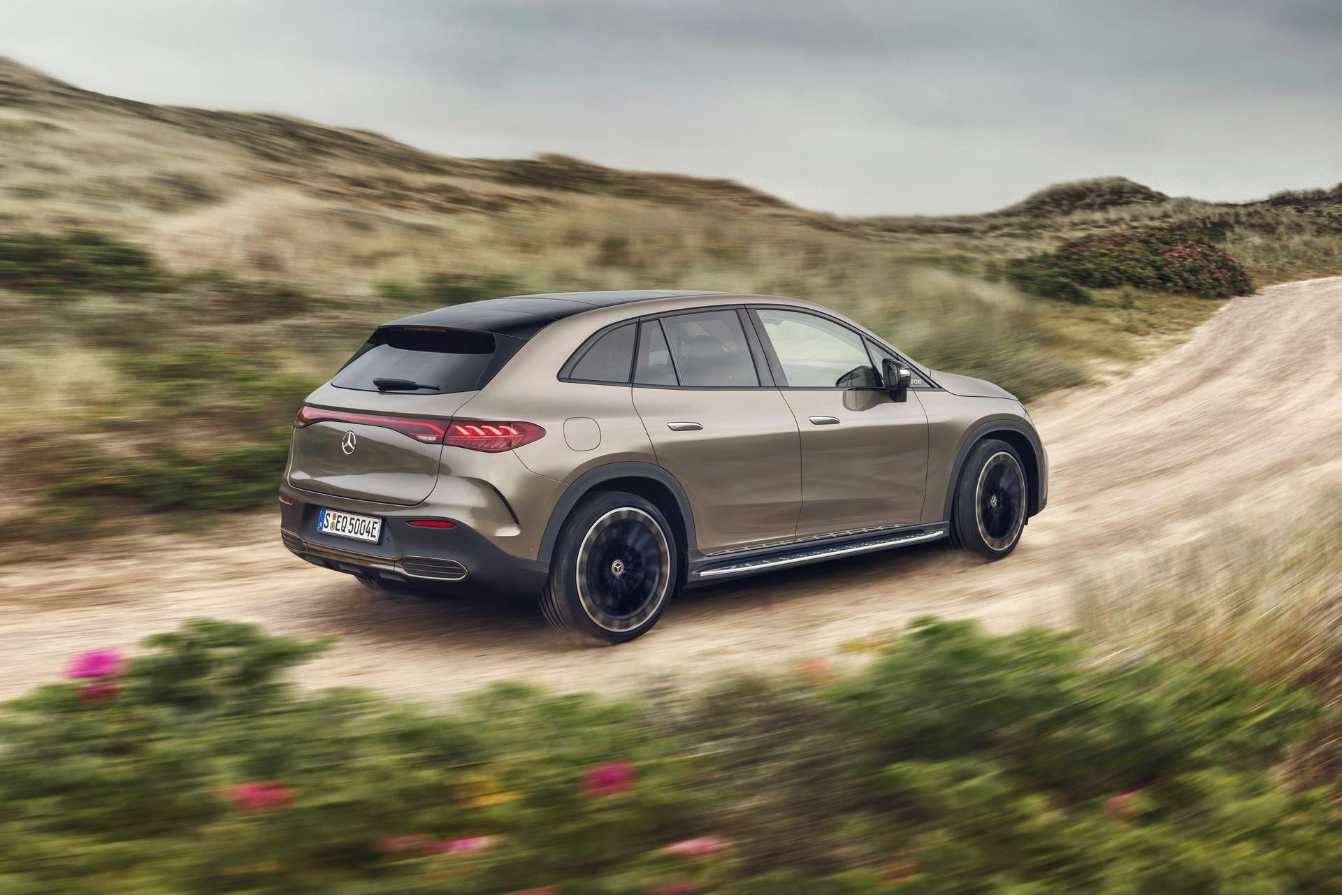 Mercedes EQE SUV, l'elettrica hi-tech che punta in alto - RED Live