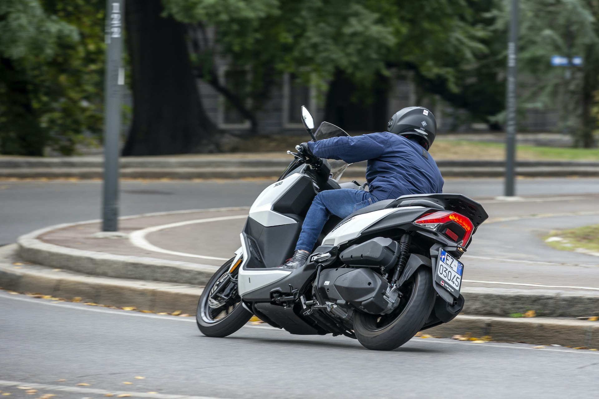 Prova Sym Joyride 16 300: come va su strada, video e prezzo - RED Live