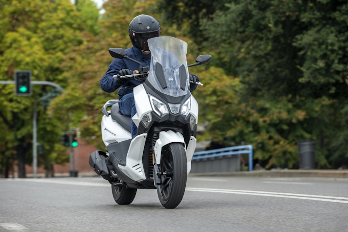 Prova Sym Joyride 16 300: come va su strada, video e prezzo - RED Live