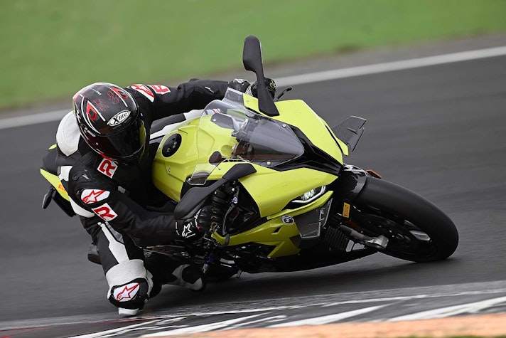 BMW M 1000 RR National Trophy, in sella alla moto da gara - RED Live