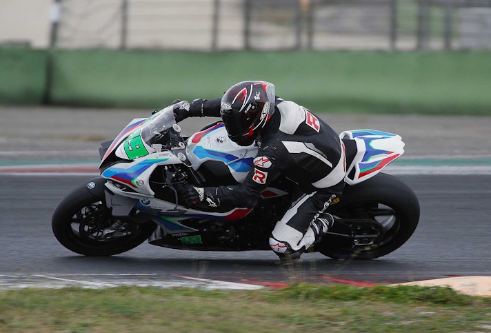 BMW M 1000 RR National Trophy, in sella alla moto da gara - RED Live