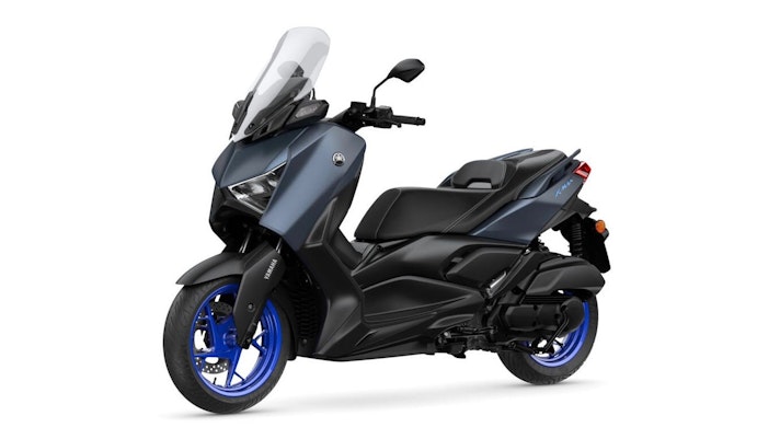 Yamaha XMAX 125 2023: stile e dotazione da "grande" - RED Live