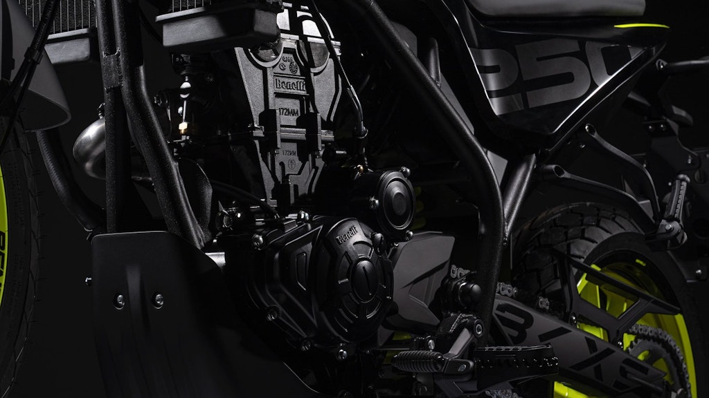 Benelli BKX 250 e 250 S: adventure o stradale? - RED Live