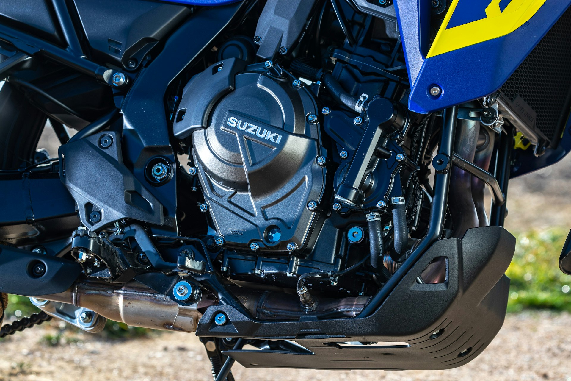Prova Suzuki V-Strom 800DE: come va, pregi e difetti - RED Live