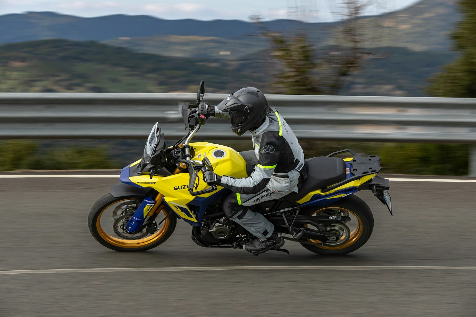 Prova Suzuki V-Strom 800DE: come va, pregi e difetti - RED Live