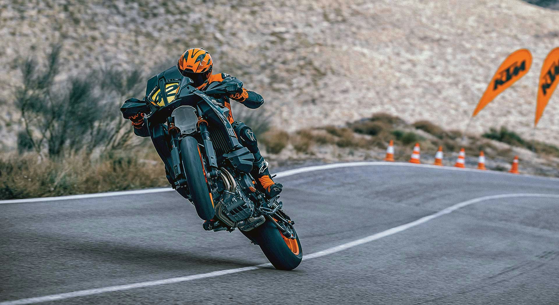 KTM 890 SMT torna la Supermoto Touring - RED Live