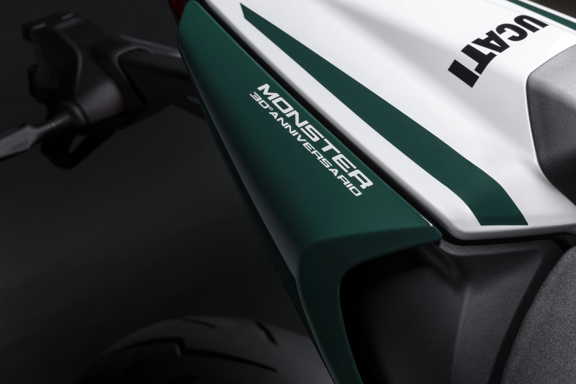 Ducati Monster 30° anniversario: foto, caratteristiche e disponibilità ...