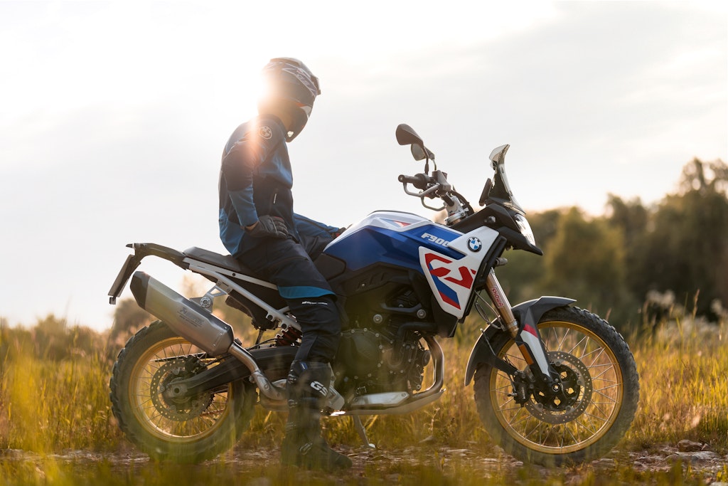 BMW F 900 GS e F 900 GS Adventure: scheda tecnica e foto - RED Live