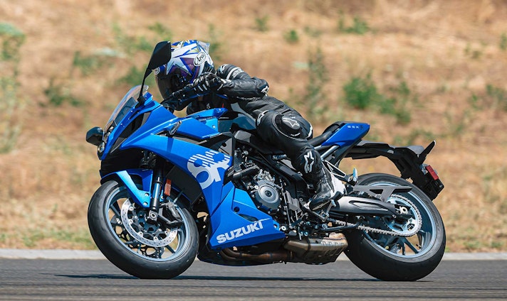 Suzuki GSX-S1000 GX e GSX-8R, svelati i prezzi - RED Live