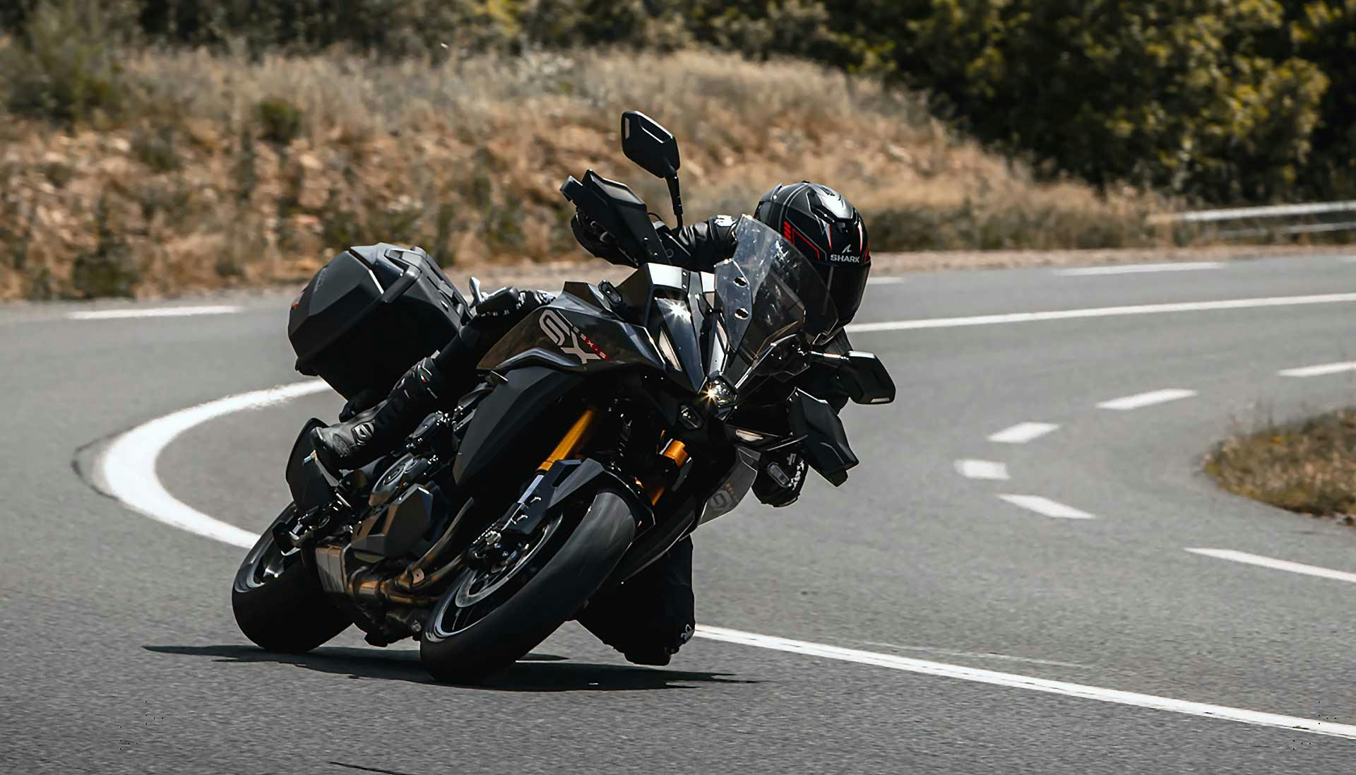 Suzuki GSX-S1000 GX e GSX-8R, svelati i prezzi - RED Live