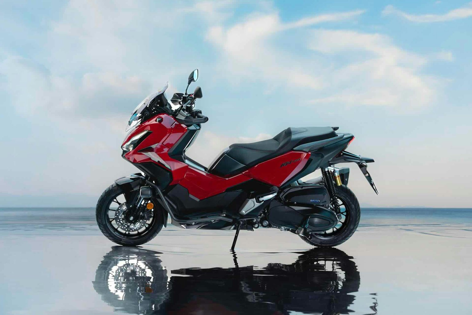Honda ADV350: Le novità tecniche e tecnologiche per il 2025 - RED Live