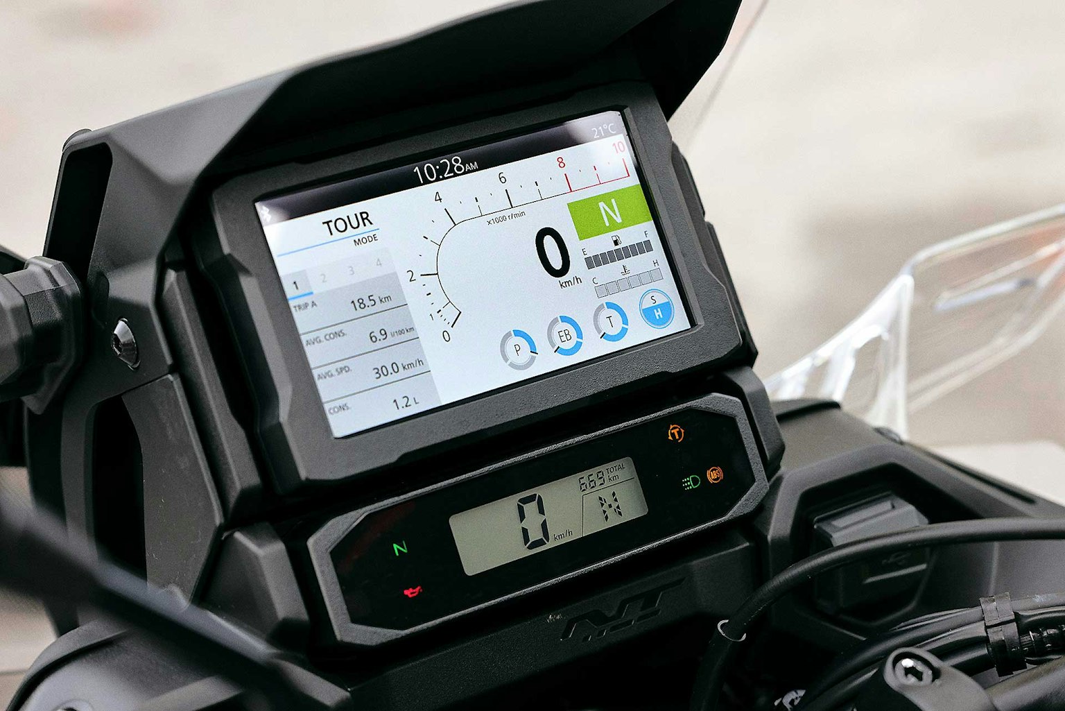 Prova Honda NT1100, la Touring che diverte - RED Live