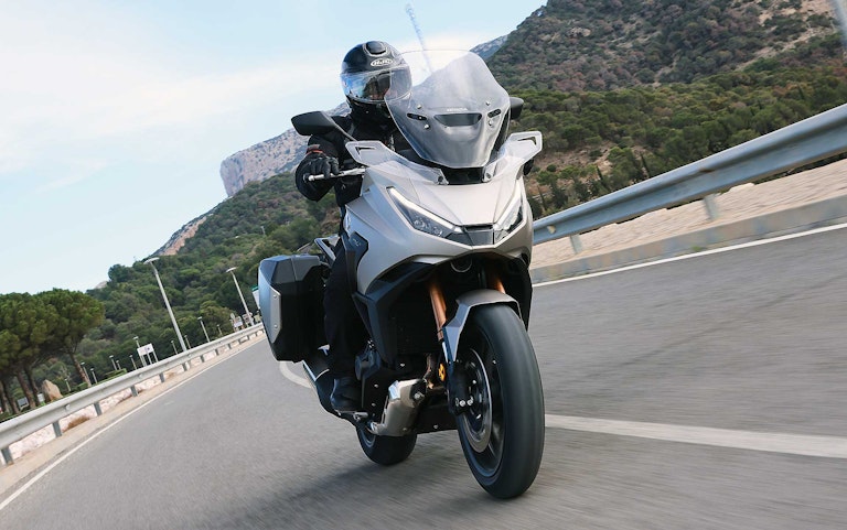 Prova Honda NT1100, la Touring che diverte - RED Live