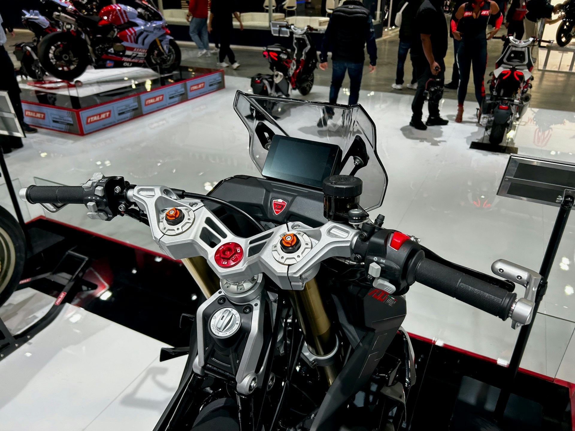 Italjet Dragster 700 Twin Limited Edition - Semplicemente esagerato - RED Live