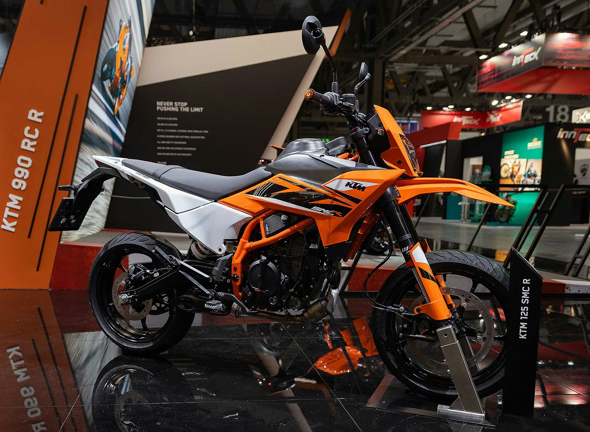 KTM 390 SMC R 2025 e 125 SMC R 2025: foto e informazioni - RED Live