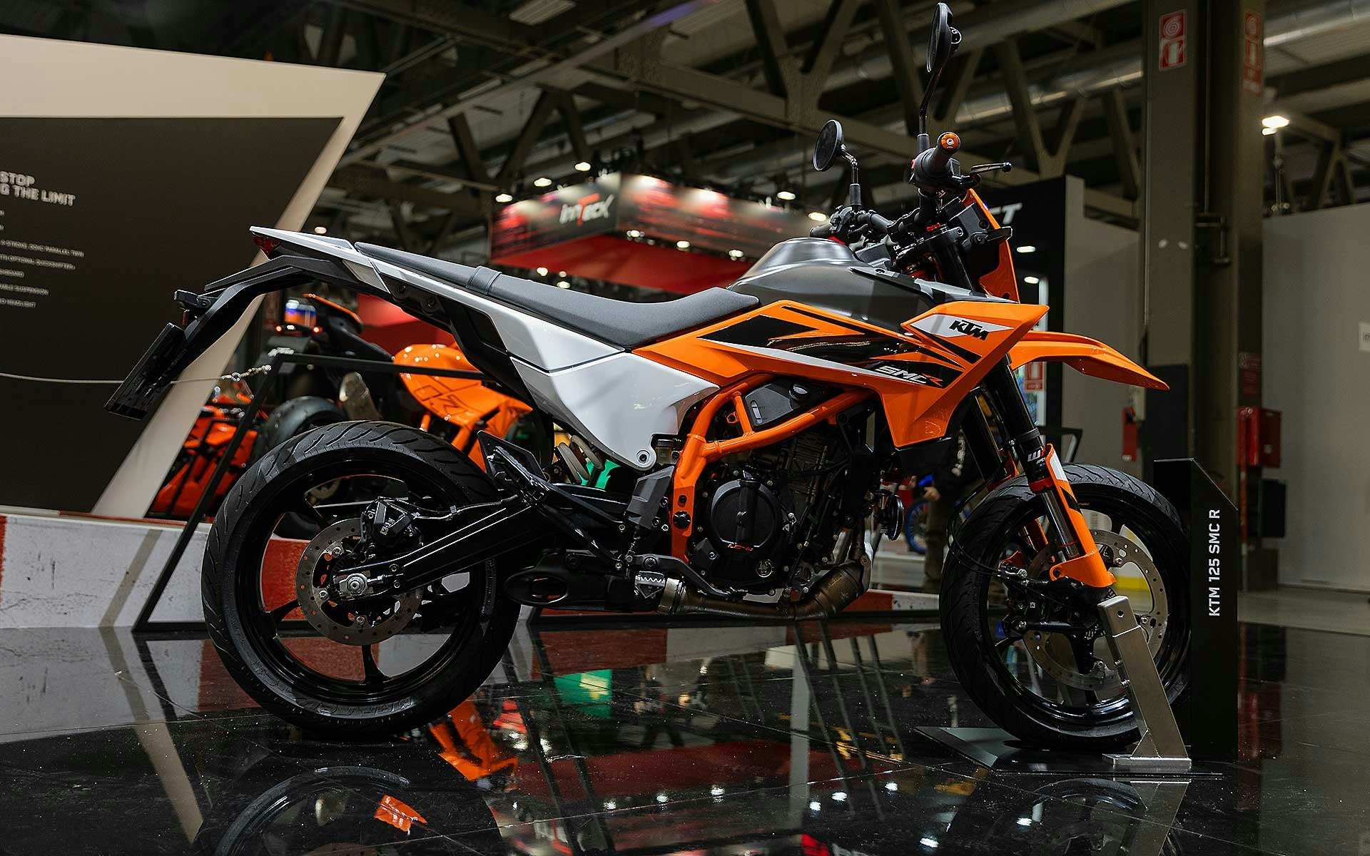 KTM 390 SMC R 2025 e 125 SMC R 2025: foto e informazioni - RED Live