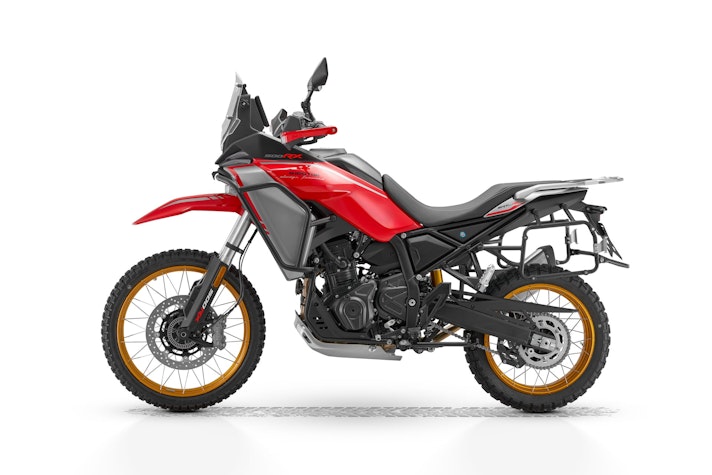 QJ Motor a EICMA 2025: tutte le novità, dalla SRT 800RX alla SRV 400VS ...